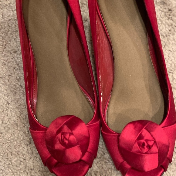 LOFT | Shoes | Loft Red Floral Pumps | Poshmark